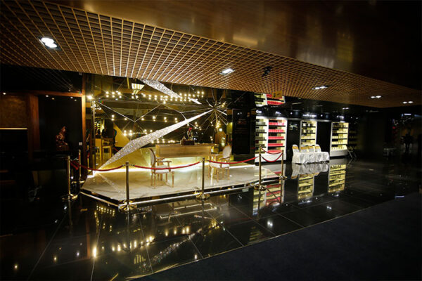 Perfume Monde – Munawel Interiors